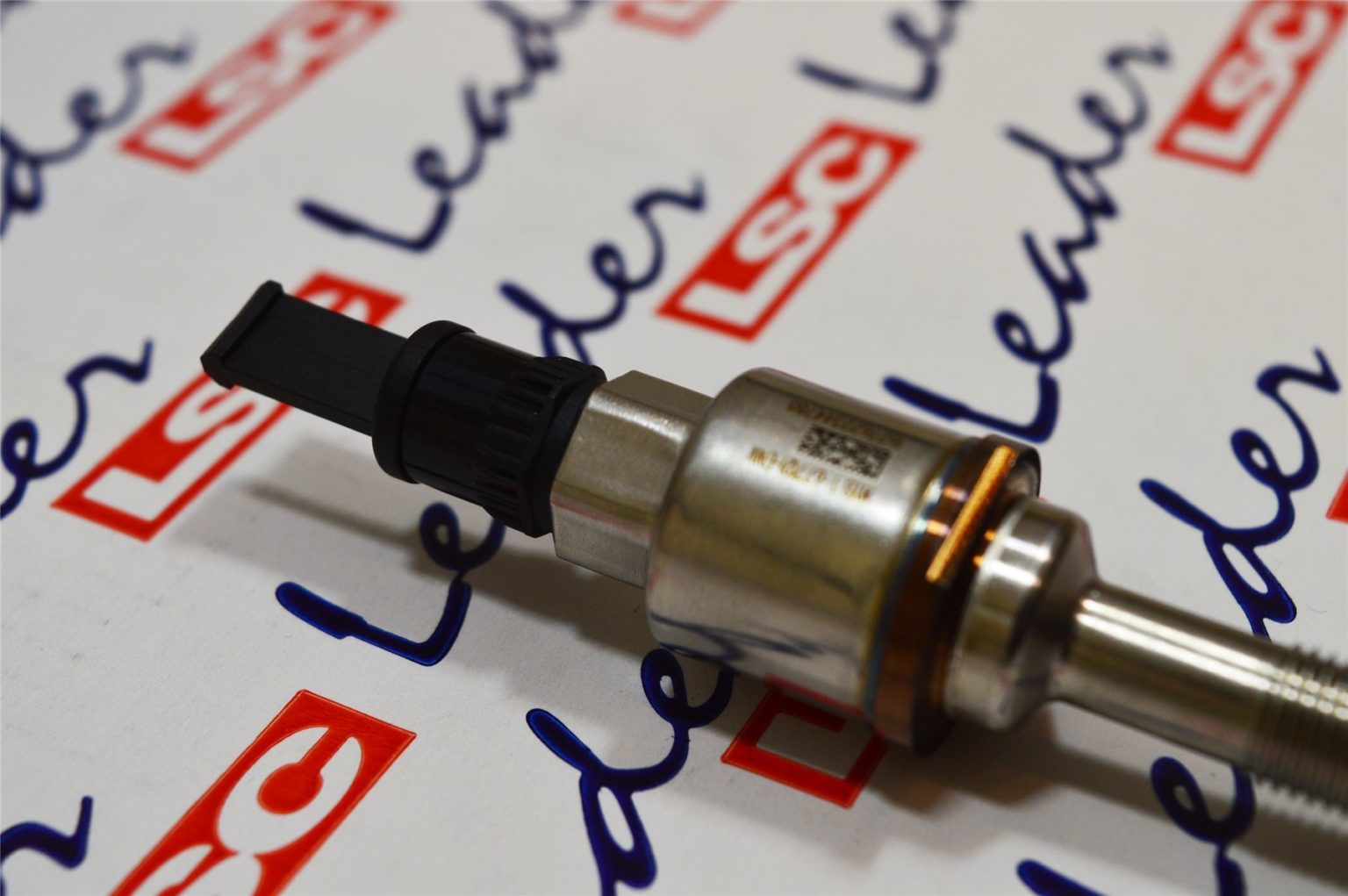 LSC 55590467 : GENUINE Vauxhall Glow Plug with Pressure Sensor - NEW ...