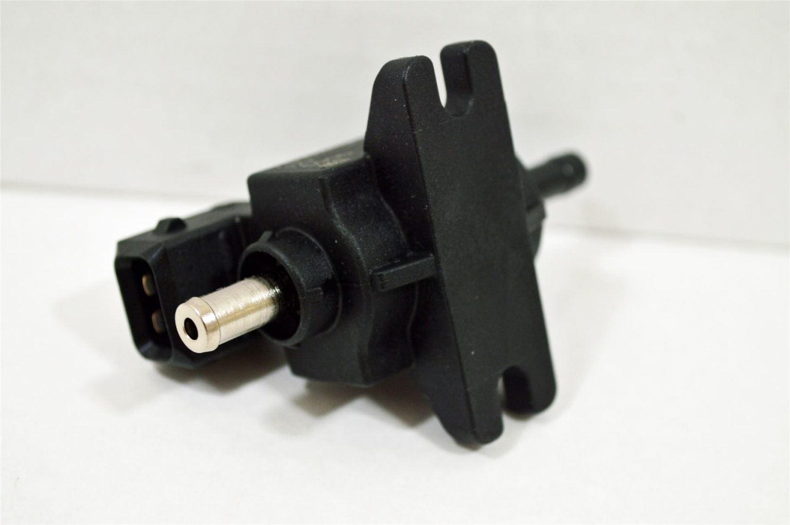 LSC 55557806 : GENUINE Vauxhall Turbo Wastegate Vacuum Control Valve ...