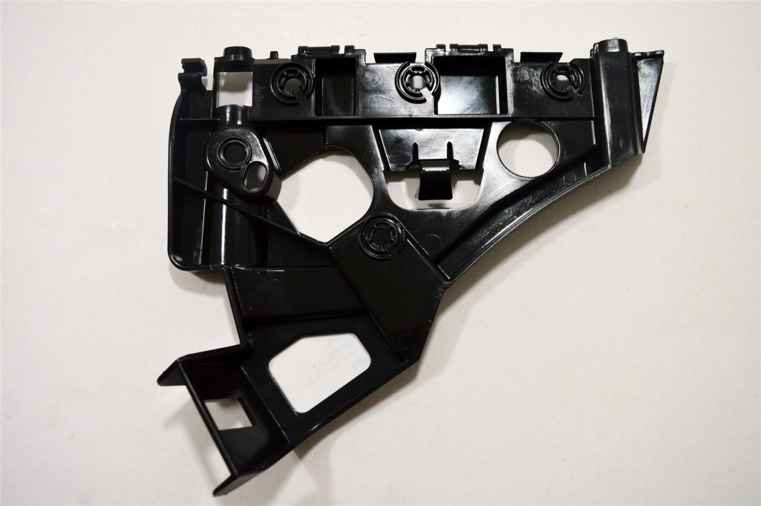 LSC 13368873 : GENUINE RHS Front Bumper to Wing Bracket / Guide Rail ...