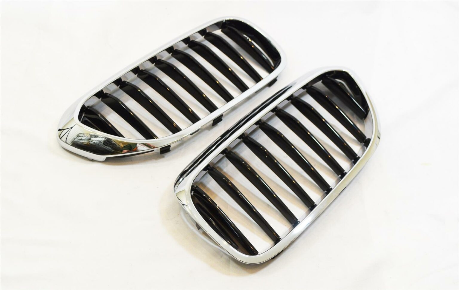LSC 51137390863/4 : Original OEM Pair of Chrome & Black Front Kidney ...